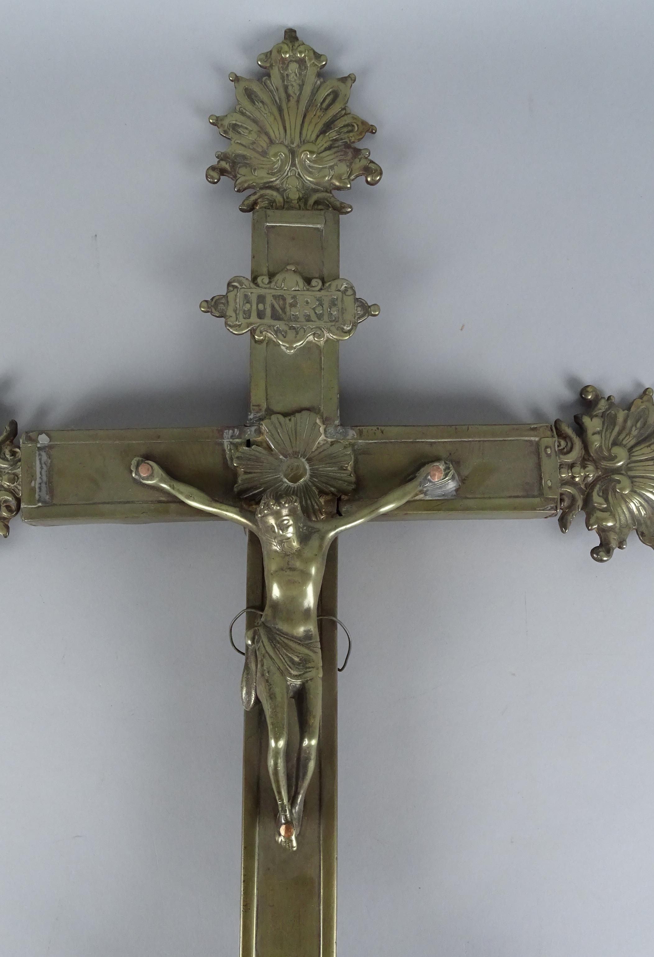 Objet : Croix de procession en cuivre fin 17eS début 18eS (usure , rest)